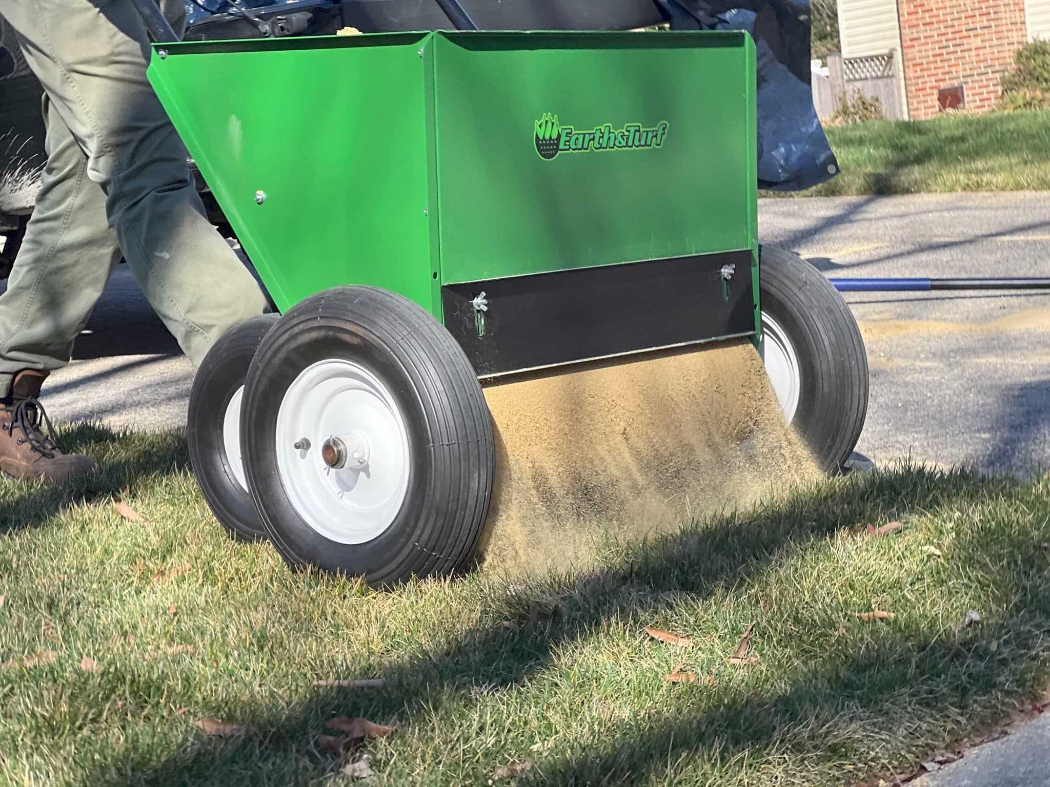 Earth & Turf 24D TruFlow Lawn TopDresser | STEC EQUIPMENT, INC.