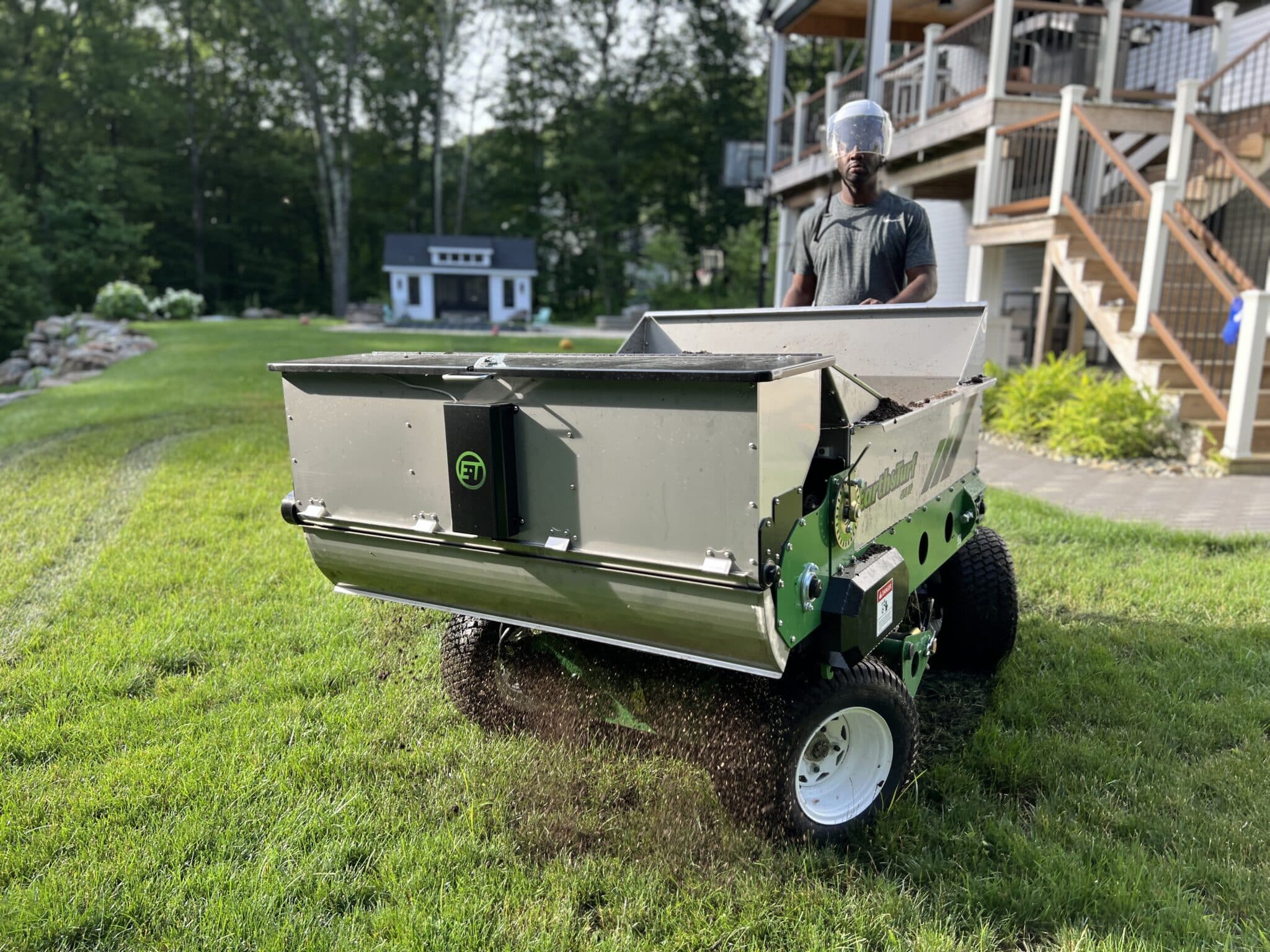 Stand On Top Dresser MultiSpread 415SP - Earth & Turf