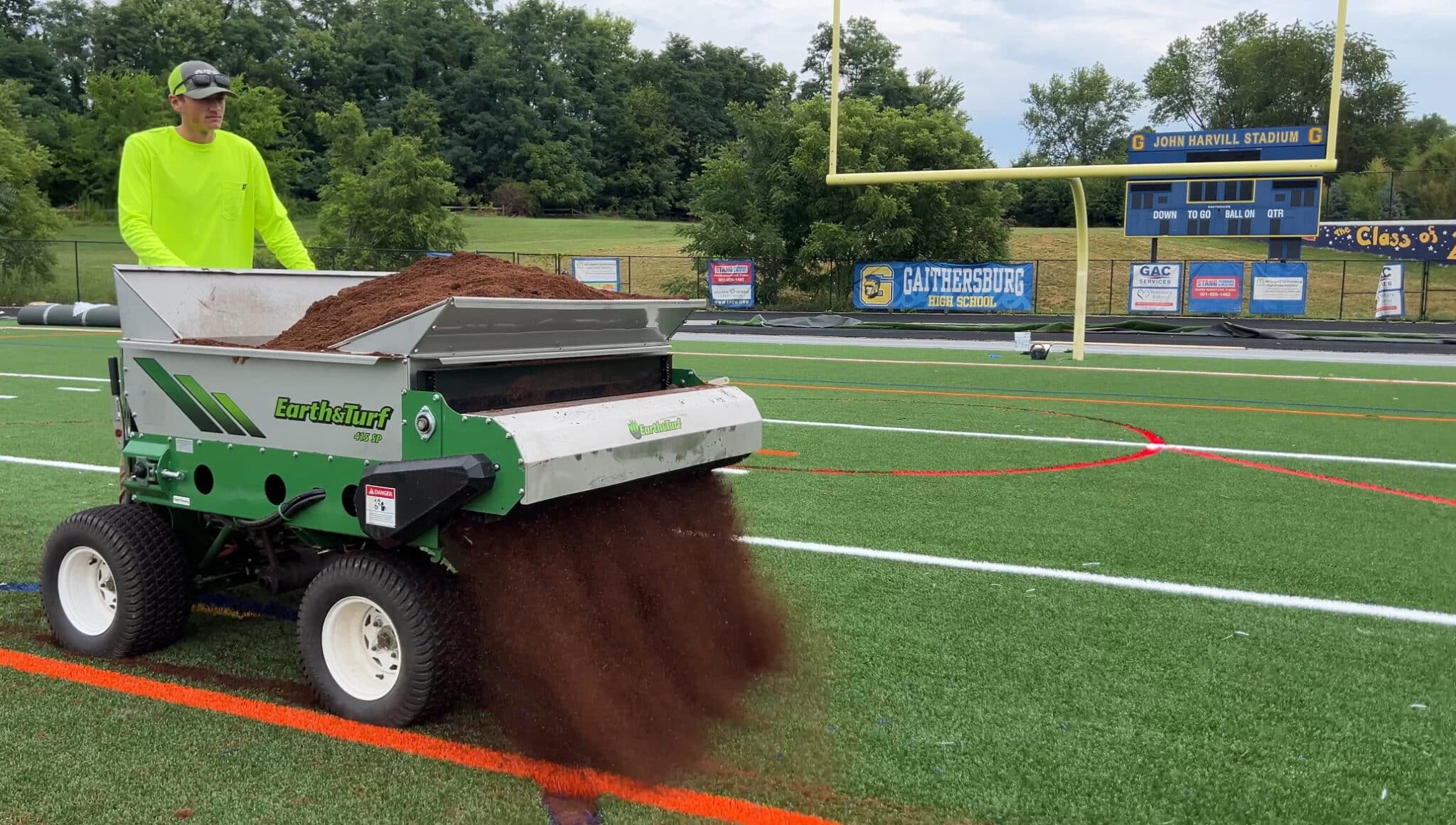 Stand On Top Dresser MultiSpread 415SP - Earth & Turf