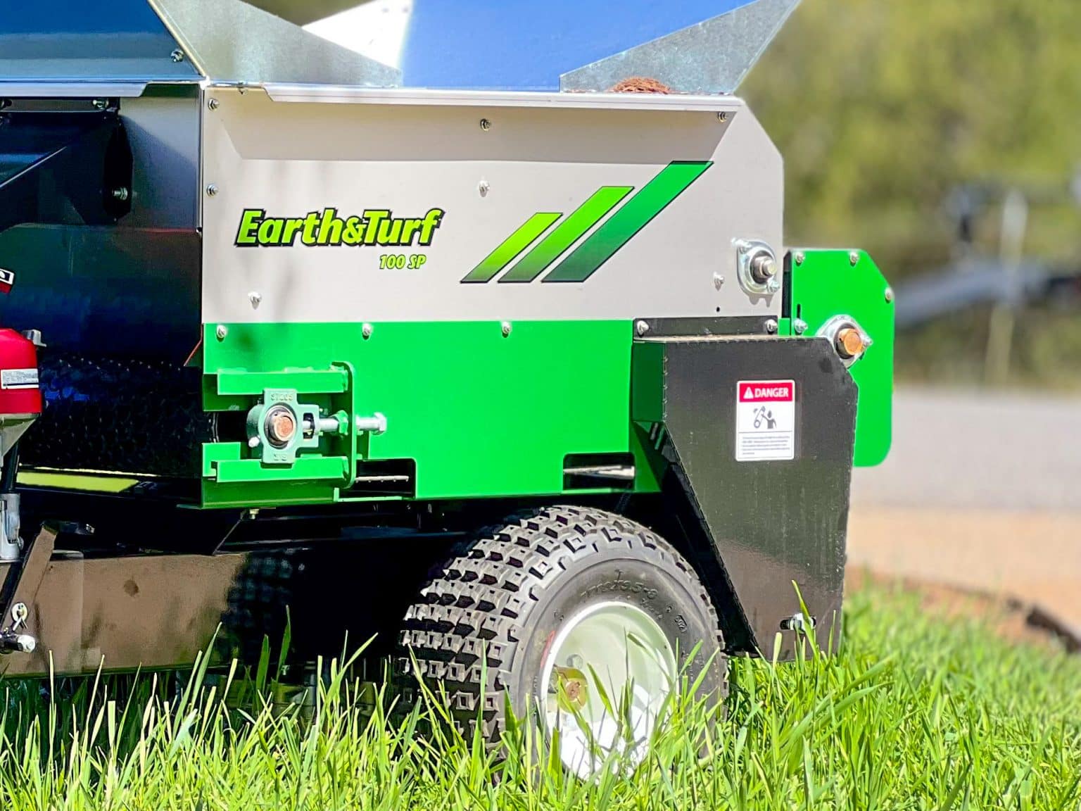 Self-Propelled Topdresser | MultiSpread 100SP | Earth & Turf