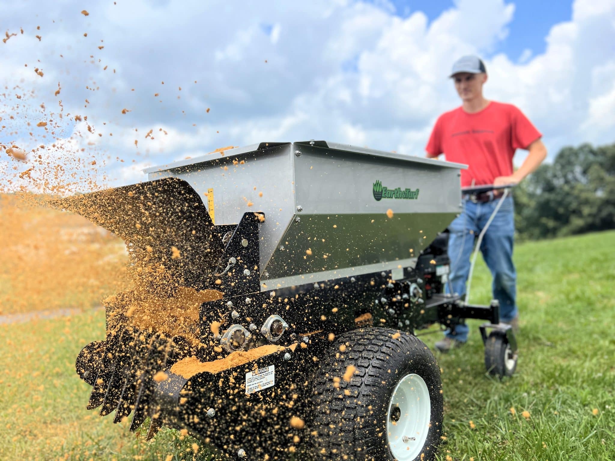 Self Propelled Top Dresser | Earth & Turf
