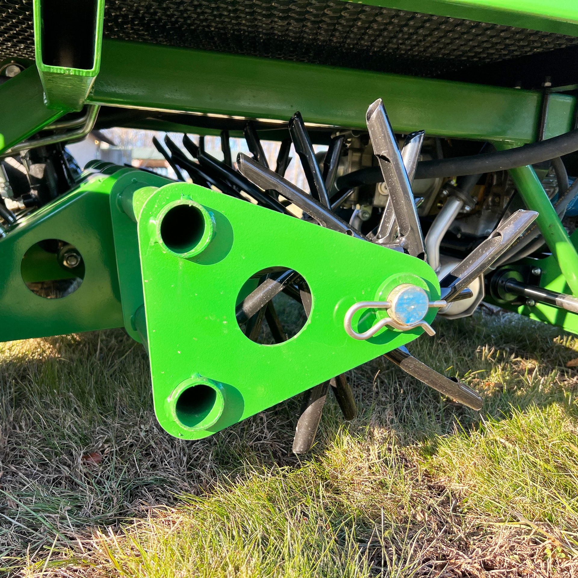 Earth & Turf 415SP Multispread Stand on Top Dresser | STEC EQUIPMENT, INC.
