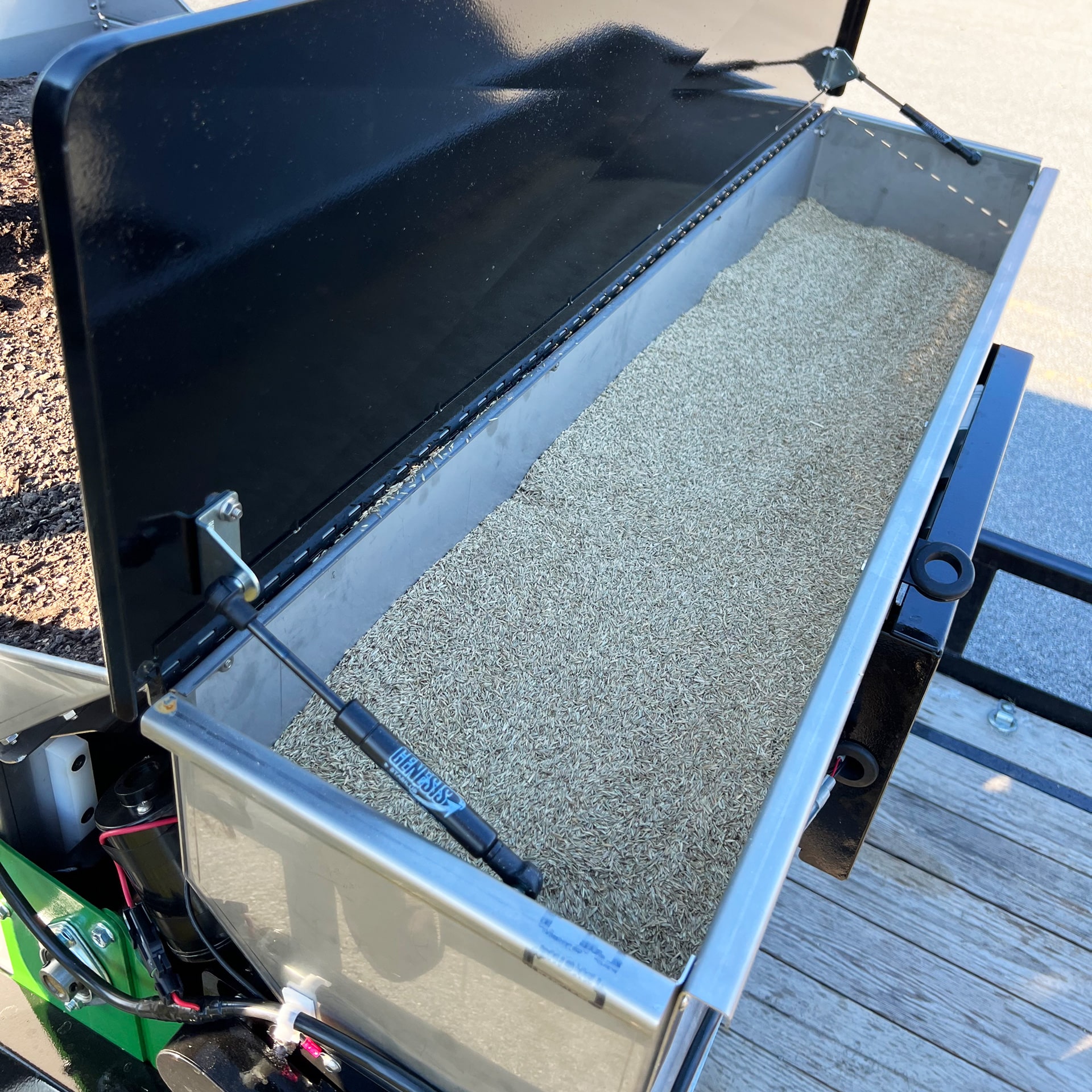 Earth & Turf 415SP Multispread Stand on Top Dresser | STEC EQUIPMENT, INC.