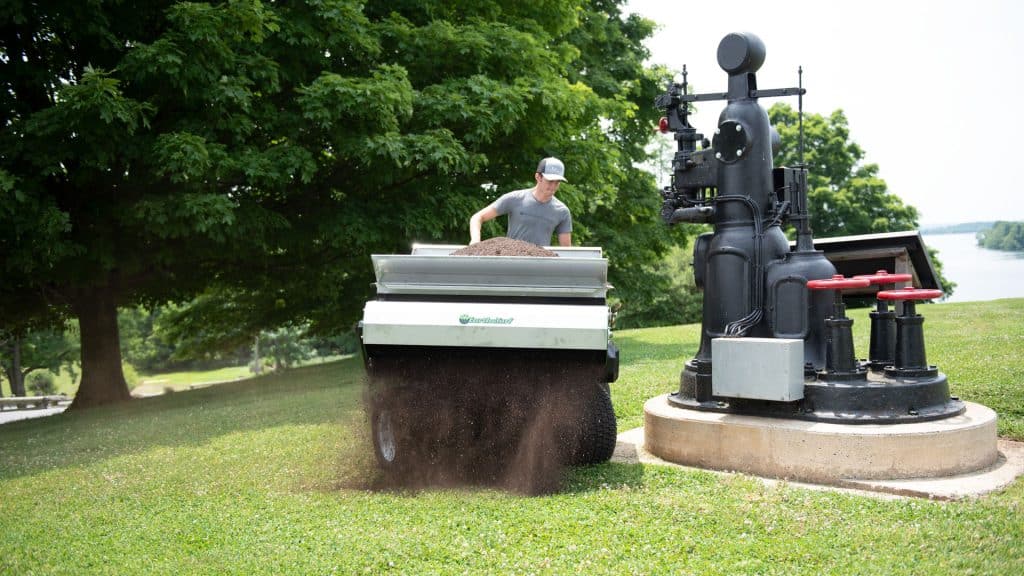 Stand On Top Dresser MultiSpread 415SP - Earth & Turf